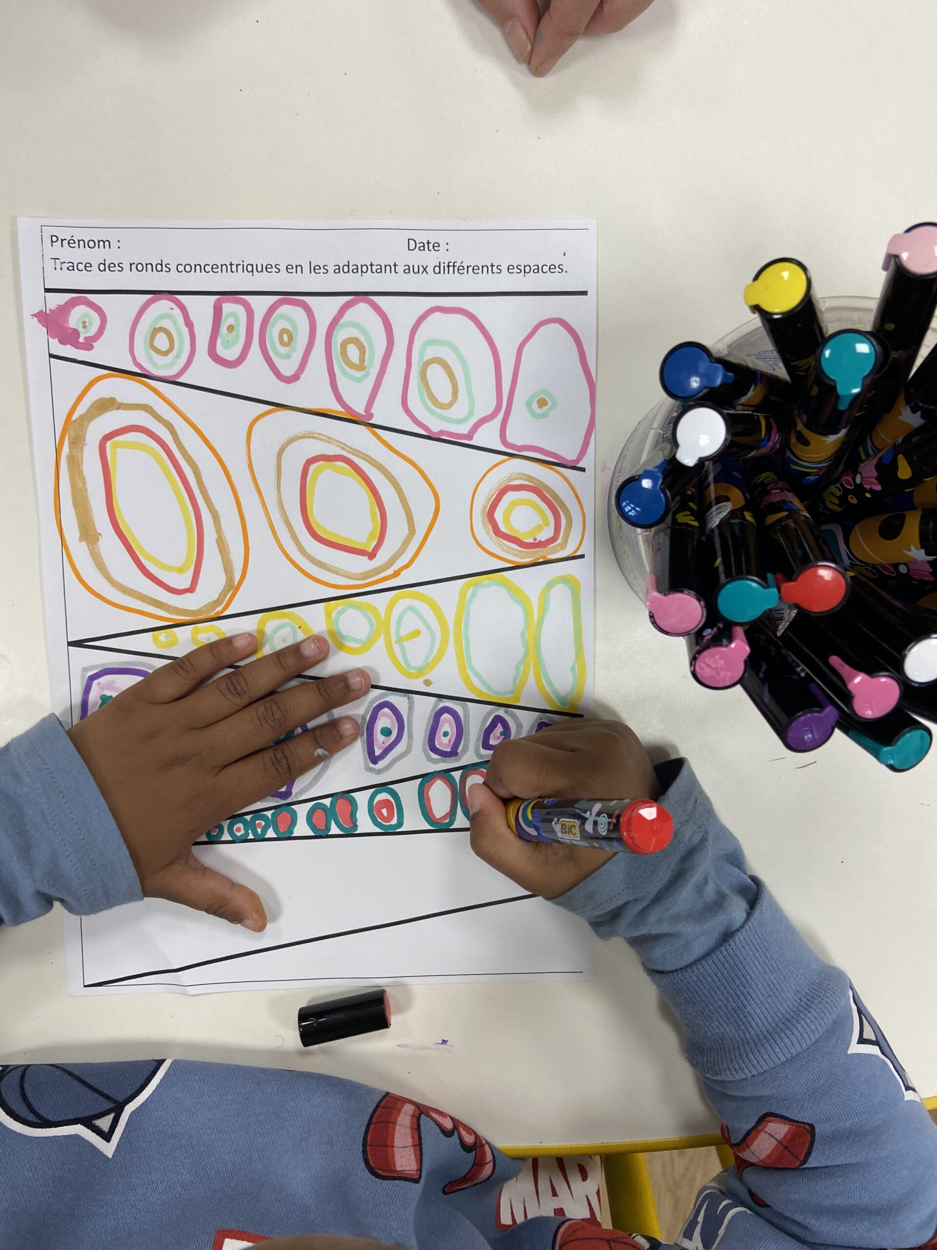 Graphisme ronds concentriques – La maternelle pailletée